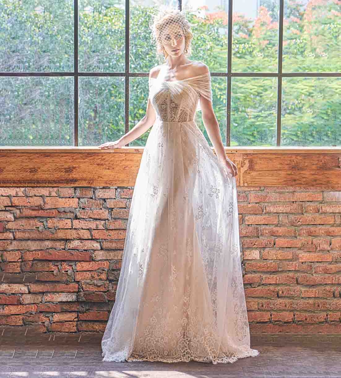 Áo cưới đi bàn cho cô dâu yêu thích sự nhẹ nhàng nữ tính